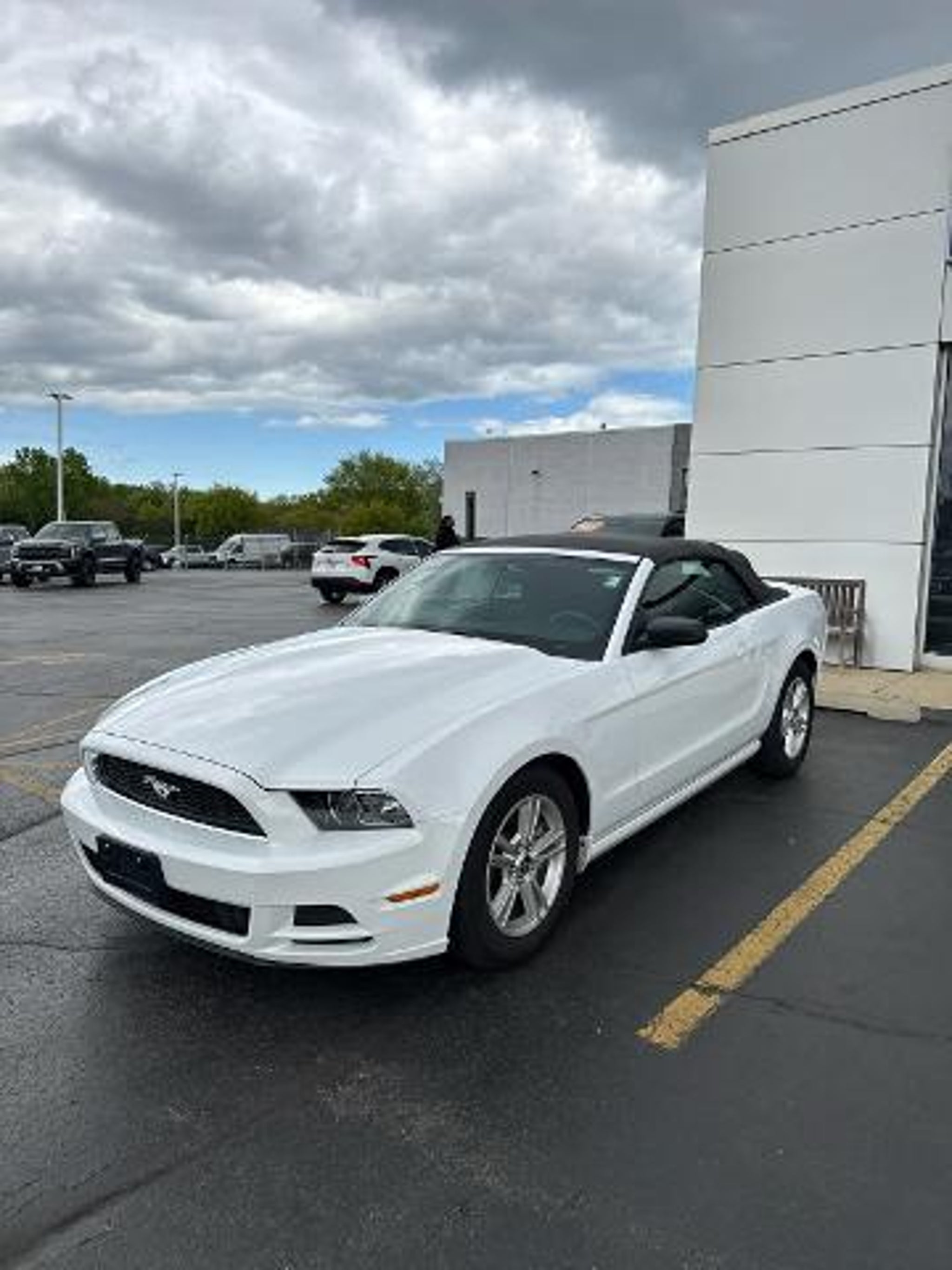 2014 Ford Mustang V6 2DR Convertible For Sale in Libertyville, IL